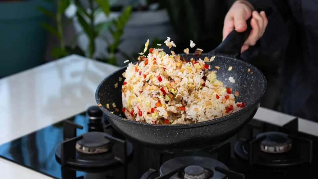 Can I Cook Rice in Kitchen in a Pan: Easy Steps for Perfect Rice ...
