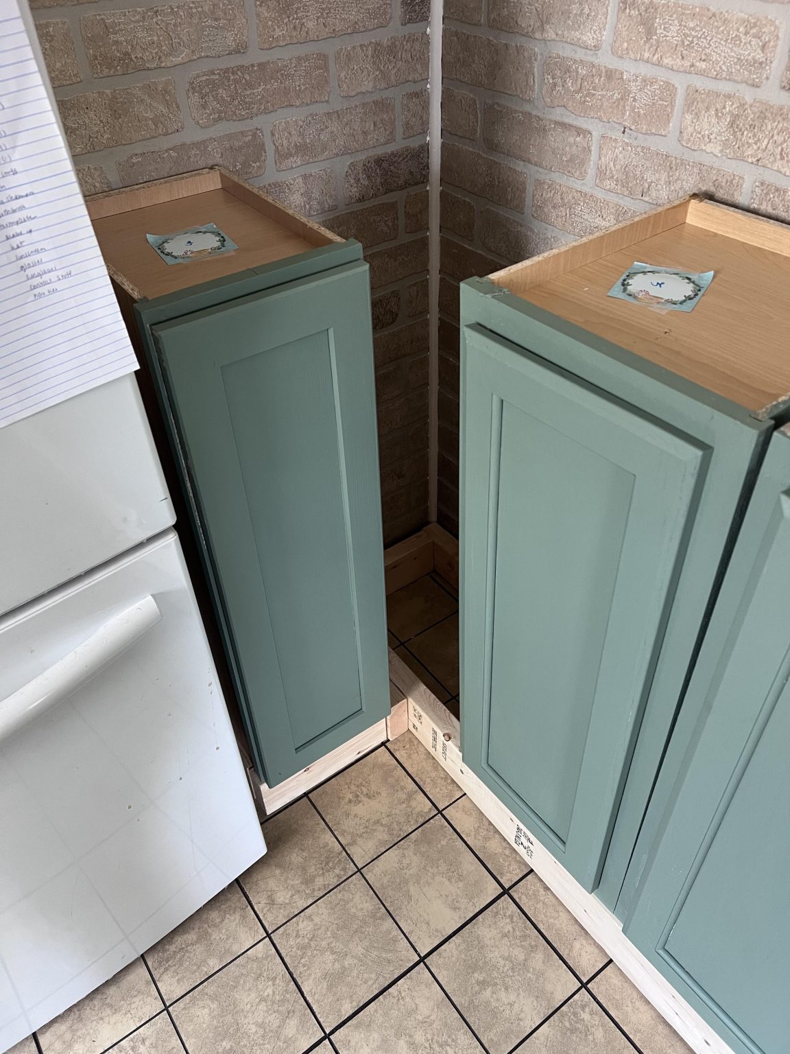 How to Cover Bottom of Kitchen Cabinets: Easy Stylish Solutions ...