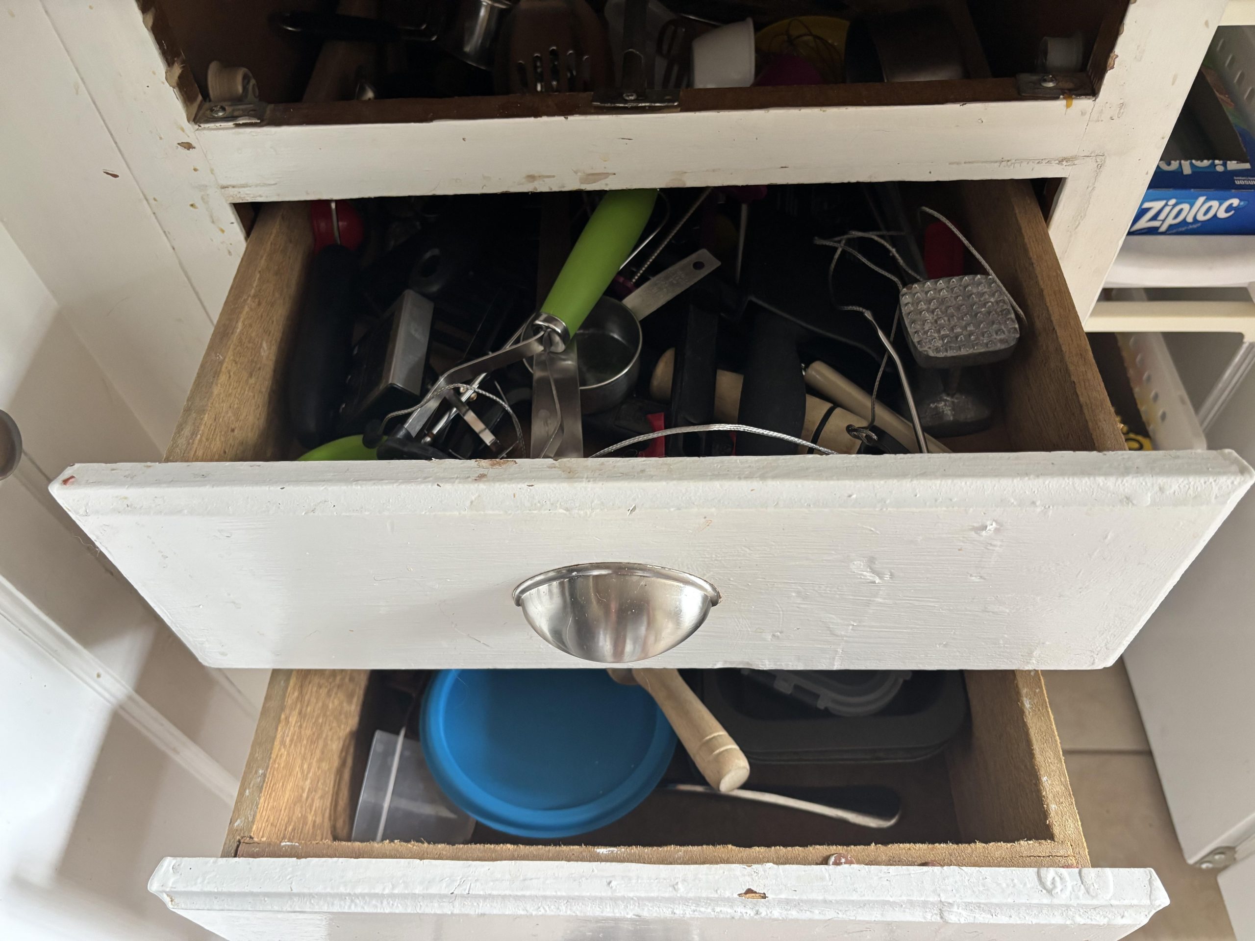 How to Get a Kitchen Drawer Unstuck: Quick and Easy Fixes ...